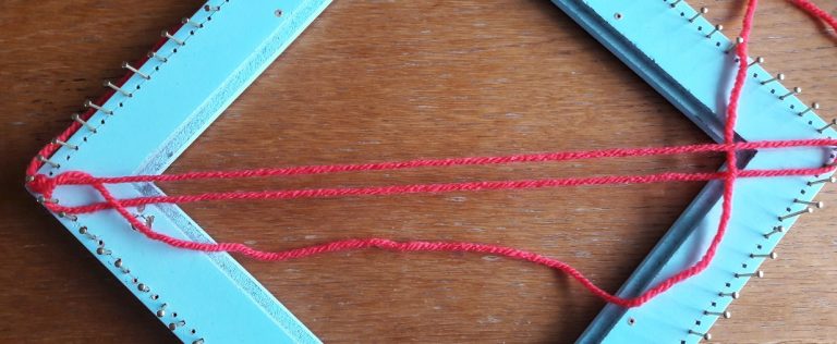 Weaving a triangle with a continuous thread – De Handwerkjuf